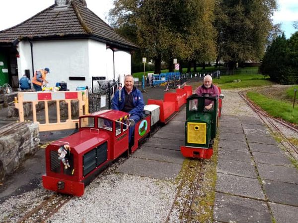 Everyone’s having fun on the “Wee Train” in Strathaven – Strathaven ...