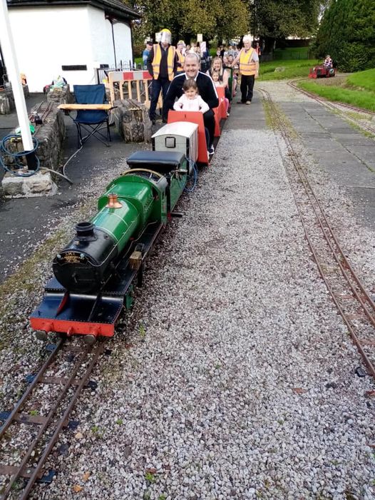 Everyone’s having fun on the “Wee Train” in Strathaven – Strathaven ...